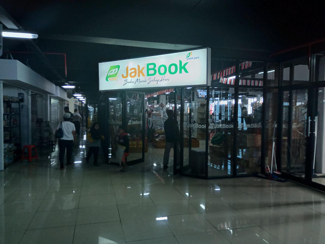 Surga Buku Itu Bernama Pasar Kenari – Fajar Fathurrahman